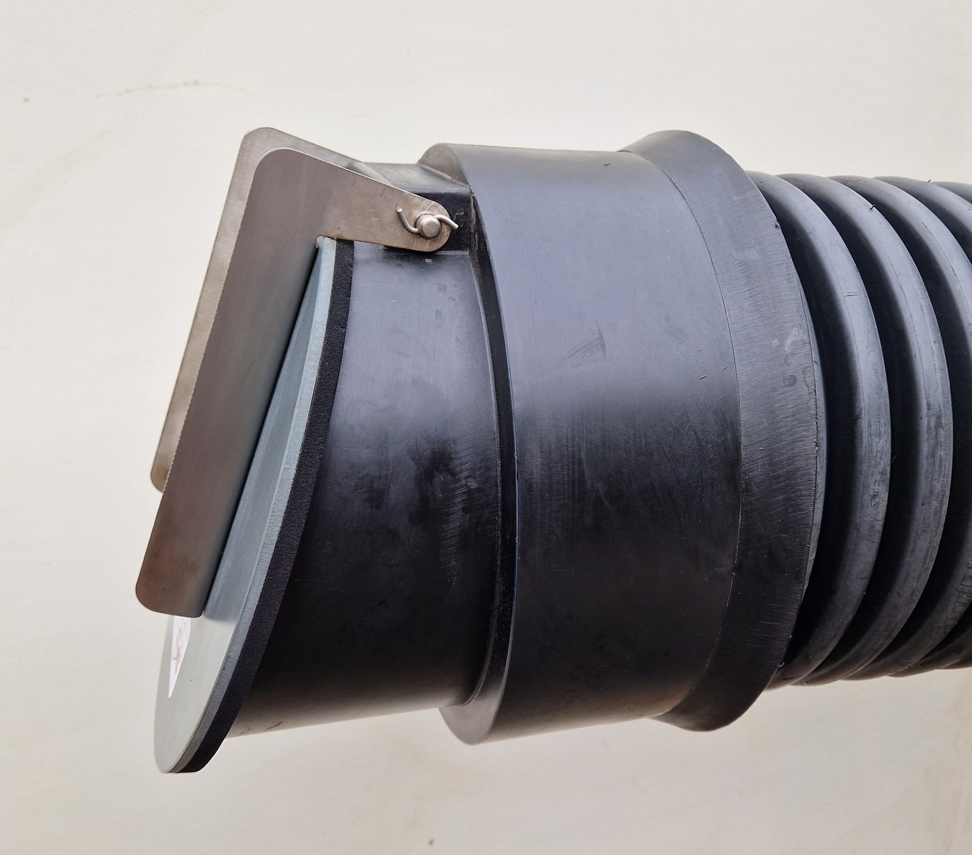 Twinwall 450mm Flap Valve – SFS Plastics Limited