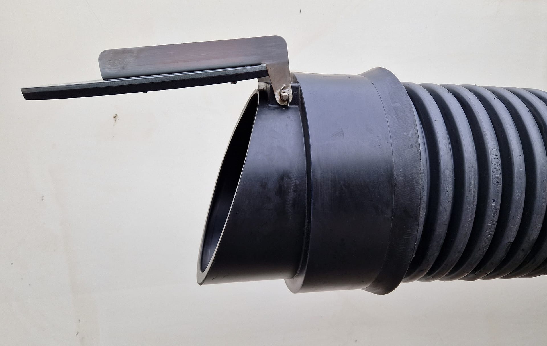 Twinwall 300mm Flap Valve – SFS Plastics Limited